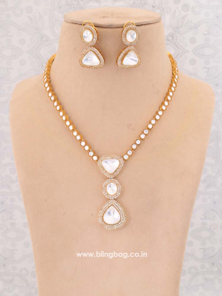 Ivory Gwendolyn Jewellery Set – Bling Bag
